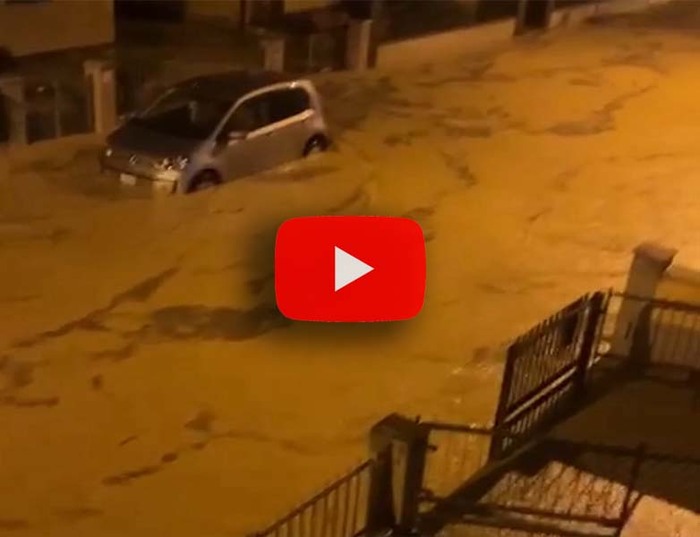 Meteo Cronaca Diretta (VIDEO): Firenze, potente NUBIFRAGIO a Fucecchio, l'acqua allaga tutto